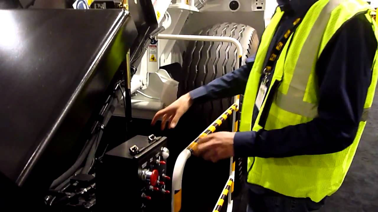 Roadtec Shuttle Buggy - YouTube
