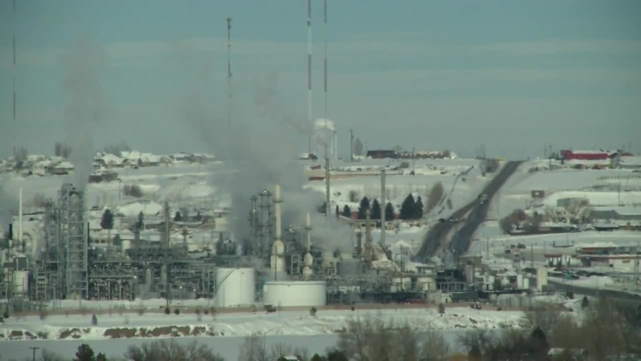 Reported explosion and possible fire at refinery - YouTube