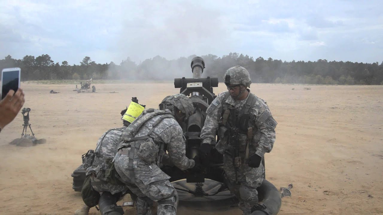 Pro gun crew firing a 105mm howitzer! - YouTube