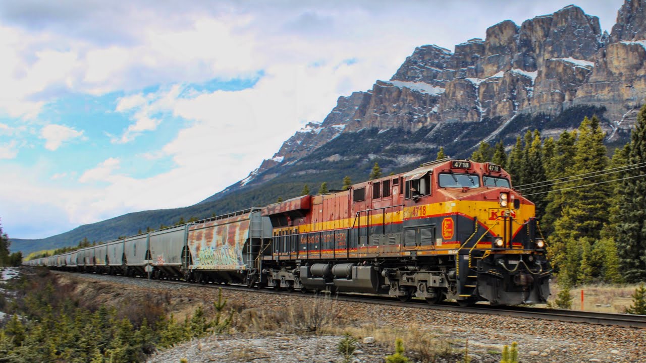 RARE! KCSM 4718 leads CP Grain train with nice 2nd Gen K5HL horn show Eastbound at Castle ...