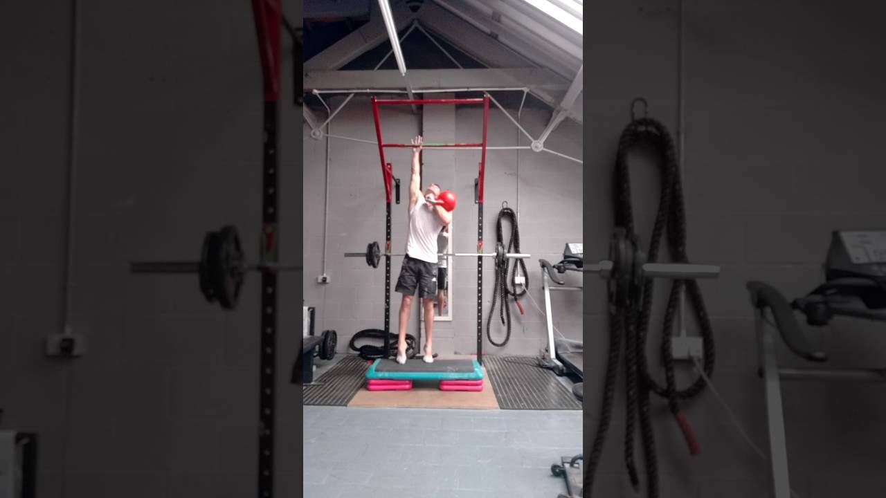 Monkey press @32kg - YouTube