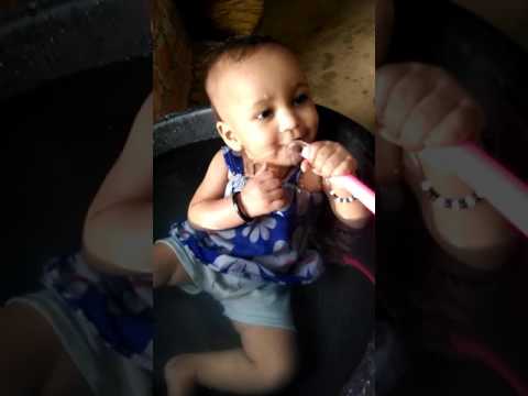 Nahati hui baby shifa