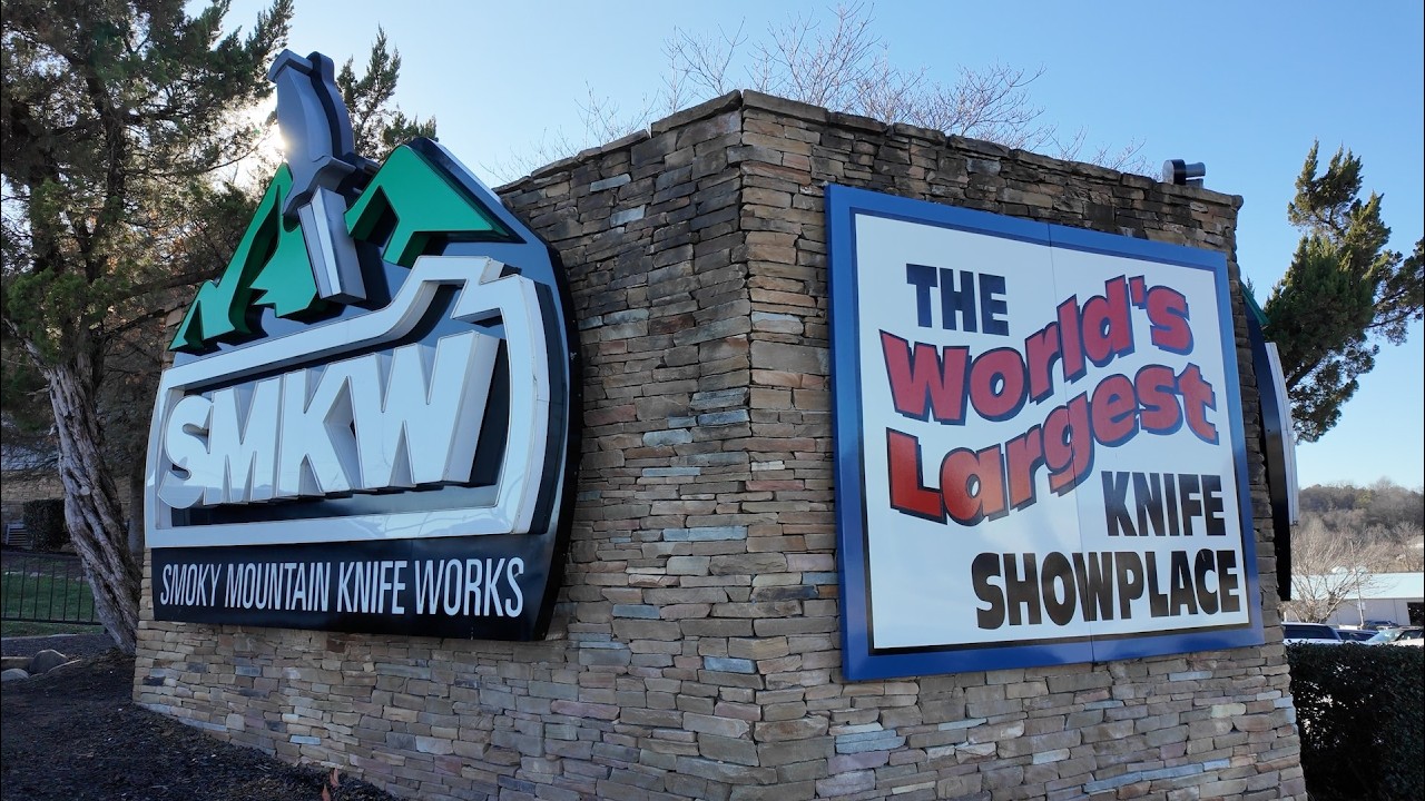 A Short Tour of the World's LARGEST Knife Store! - YouTube