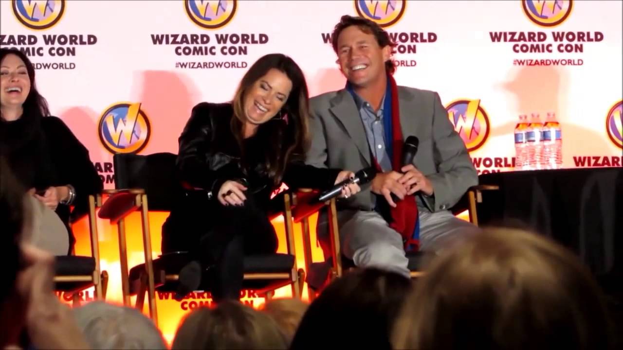 Hilarous moment at Charmed Comic Con - YouTube