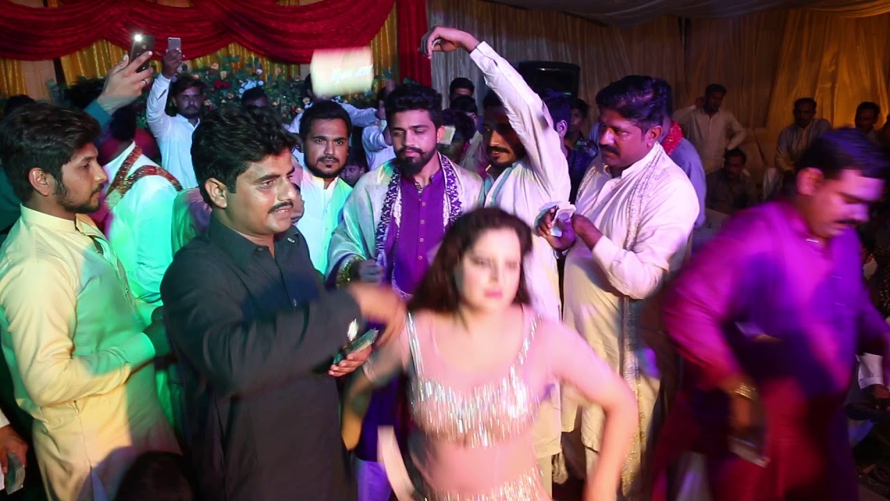 Mehndi mujra dance Ahtsham Rajput shadi fsd - YouTube