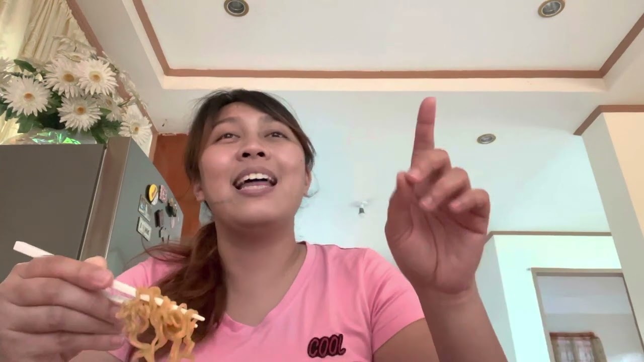 Let’s Try! Lucky Me! Pancit Canton Kasalo Pack Extra Hot flavor - YouTube