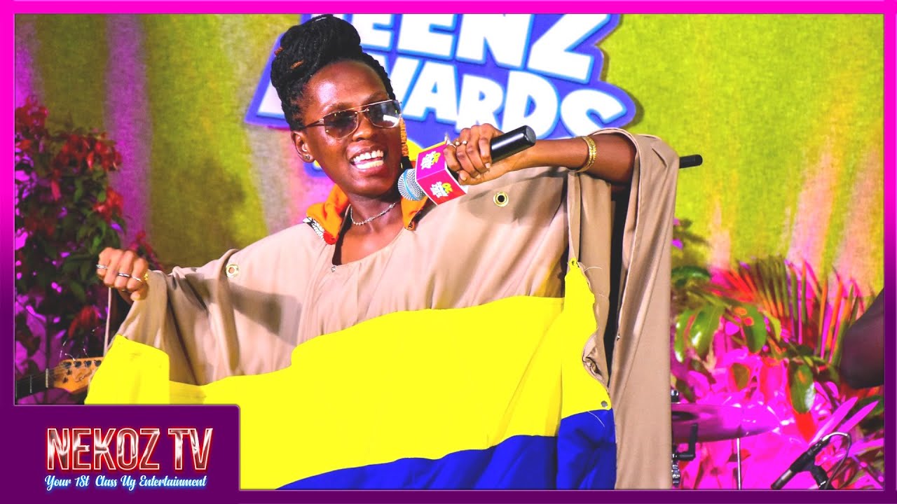 AZAWI LIVE PERFORMANCE AT BUZZ TEENS AWARDS 2020 - YouTube