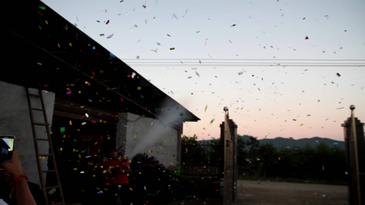 handheld confetti shooting gun - YouTube