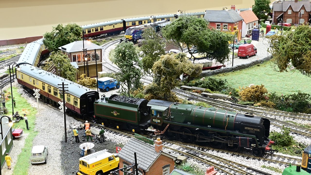 "Evening Star" class 9F (No Narration) pulling a passenger train. 4K ...