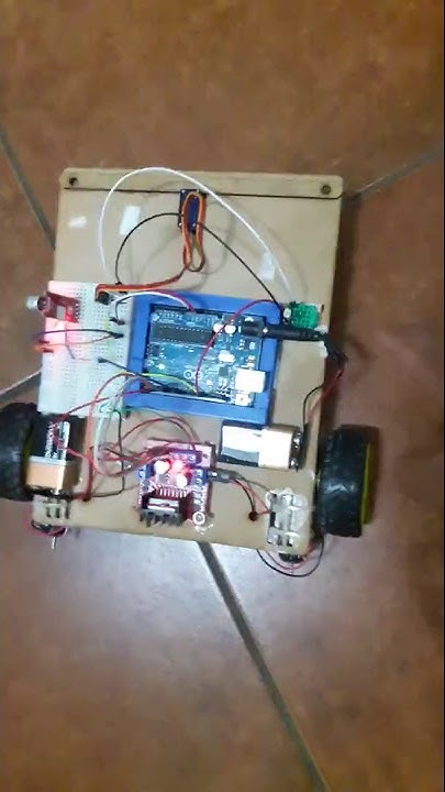 Simple arduino robot v2 - YouTube