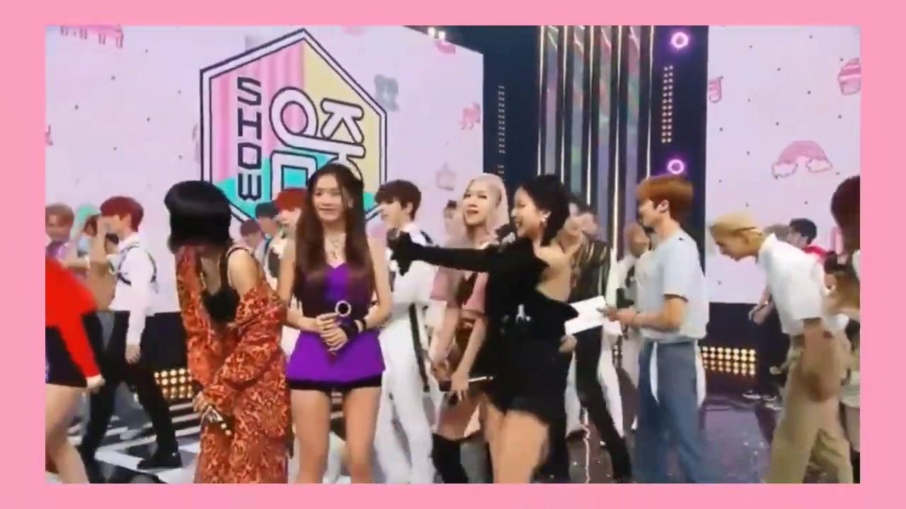 Jennie hug and greet Irene and Seulgi - YouTube