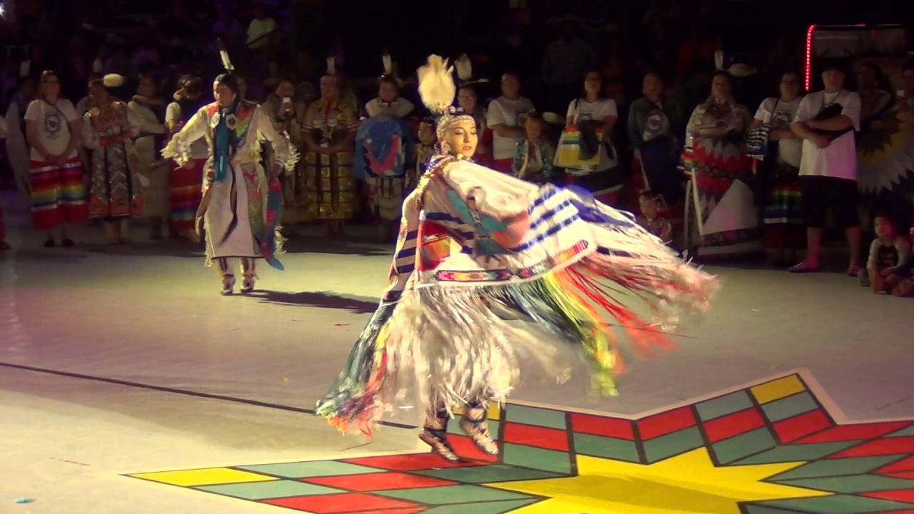 Jayda Gadwa @ Gathering Of Nations Powwow 2016 - YouTube