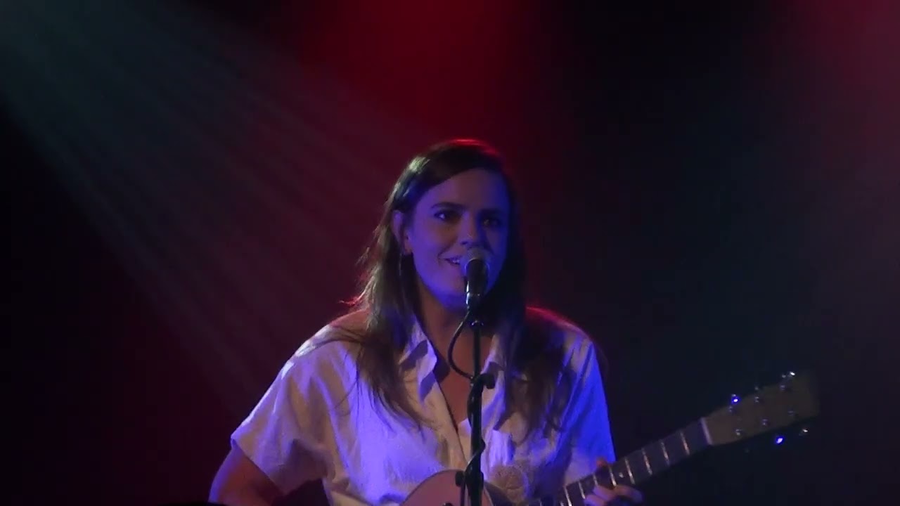 Mary Spender performing at the Garage - YouTube