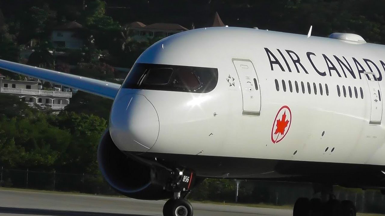 Air Canada New Livery Boeing 787-9 Dreamliner at Montego Bay Sangster ...