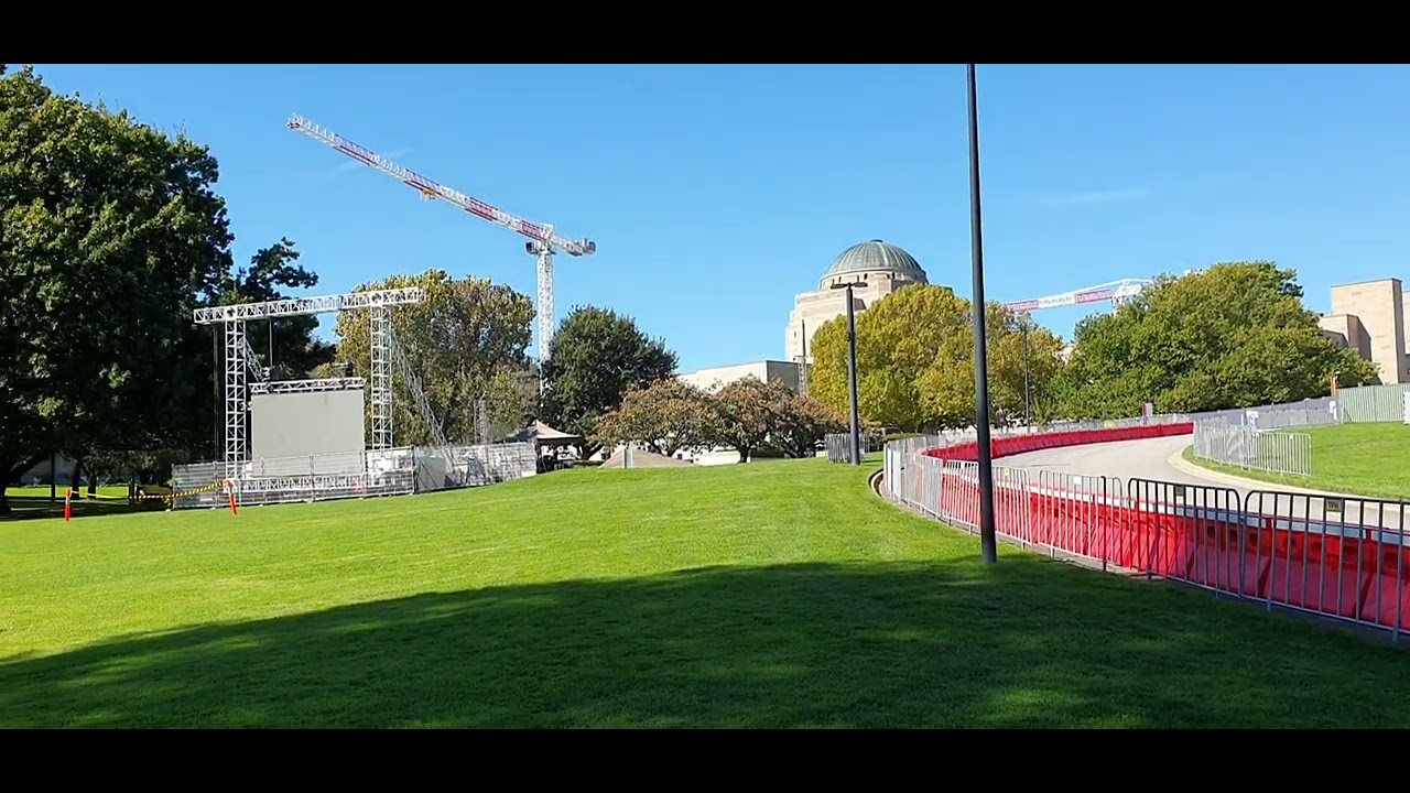 Anzac day dawn service setting up in Canberra - YouTube
