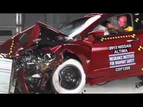 Crash Test 2013 - Nissan Altima (Frontal Offset) IIHS - YouTube