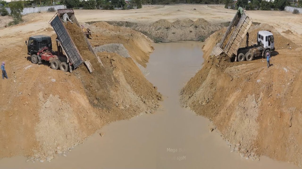 Wonderful Perfect Activity of Bulldozer pushing Dirt In Cliff/ the Best ...