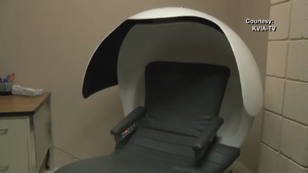 New Mexico high school students resting in 'sleep pods' between classes ...