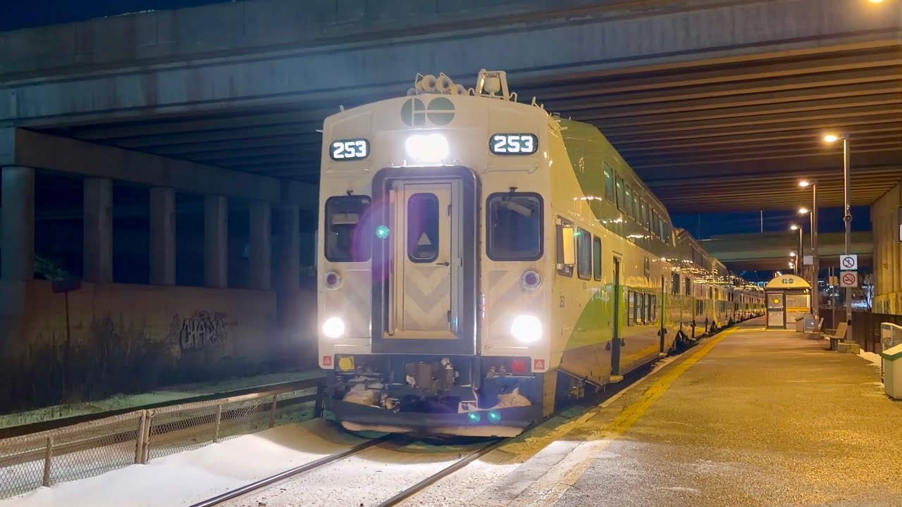 (Friendly Crew) Repainted Cab 253 Leads! GO 5006 pulls into and departs ...