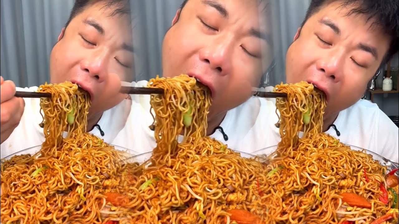 🍜 GIANT NOODLE FEAST 🤤😋 - YouTube