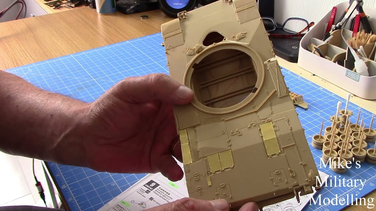 Abrams M1 A2 Tusk1- Tusk2 Main Battle Tank (Part 2 Building the Hull ...