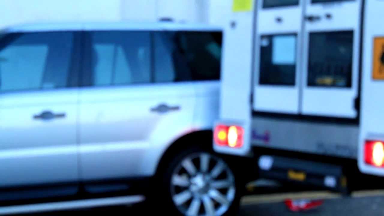 Range Rover wreck in London - YouTube