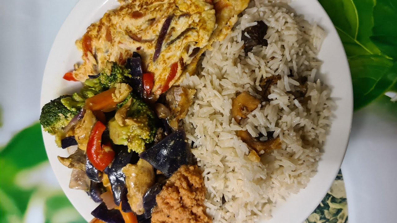 My Delicious Koobi and Salted or Tolo Beef Angwamo (Oiled Rice) - YouTube