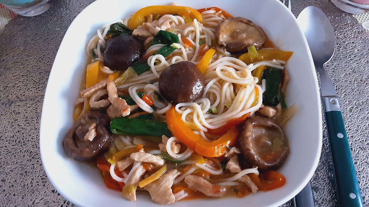 Корейская лапша 🍜😋 в густом соусе с Шиитаке и овощами. Рисовая лапша 🍗🍝 ...