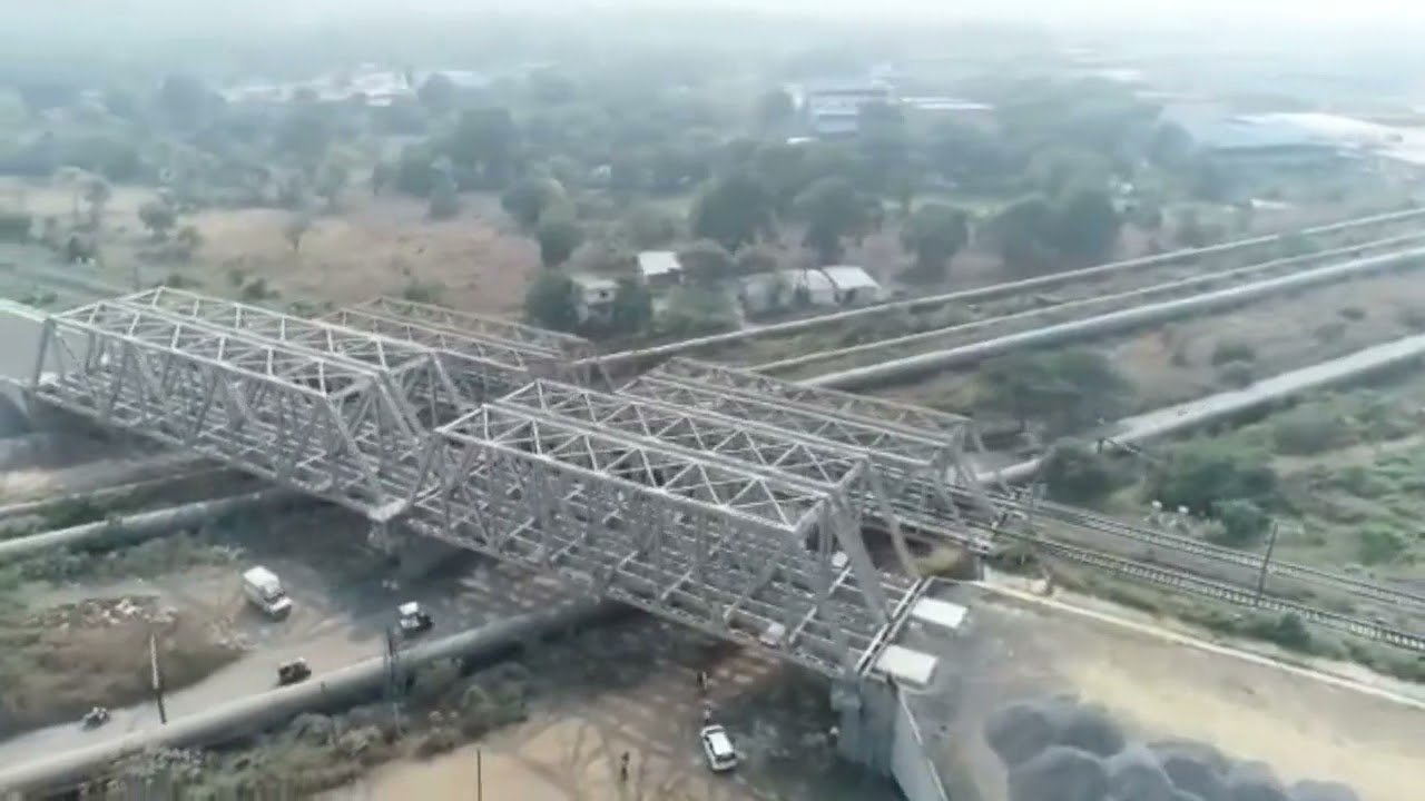 The first 61m Open Web Steel girder successfully erected over Pipeline ...