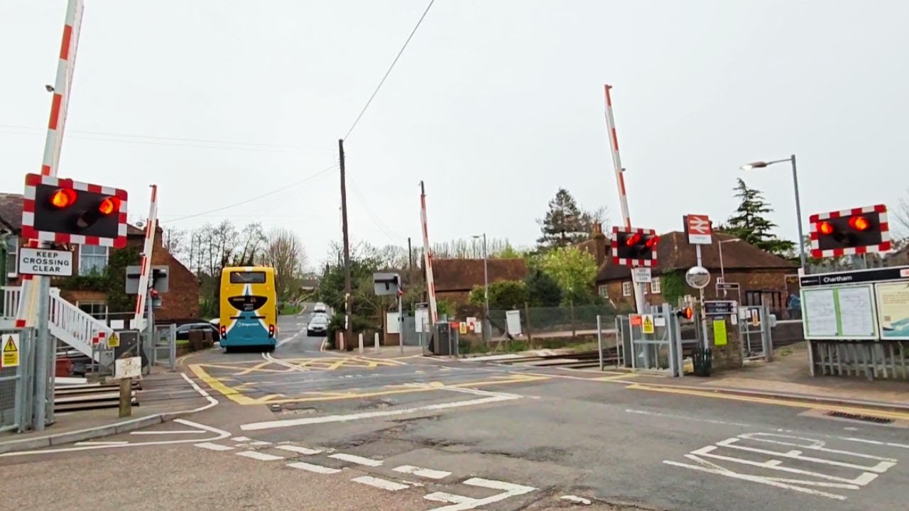 Chartham Level Crossing, Kent - YouTube