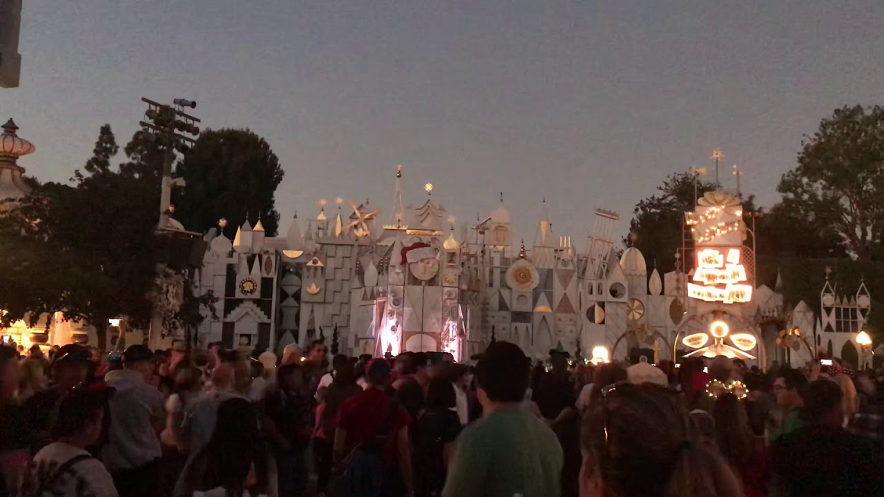 It’s a small world Holiday lighting - YouTube