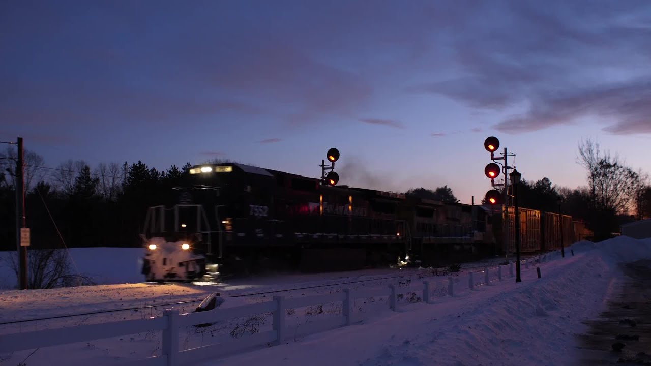 American diesel locomotives in the snow - YouTube