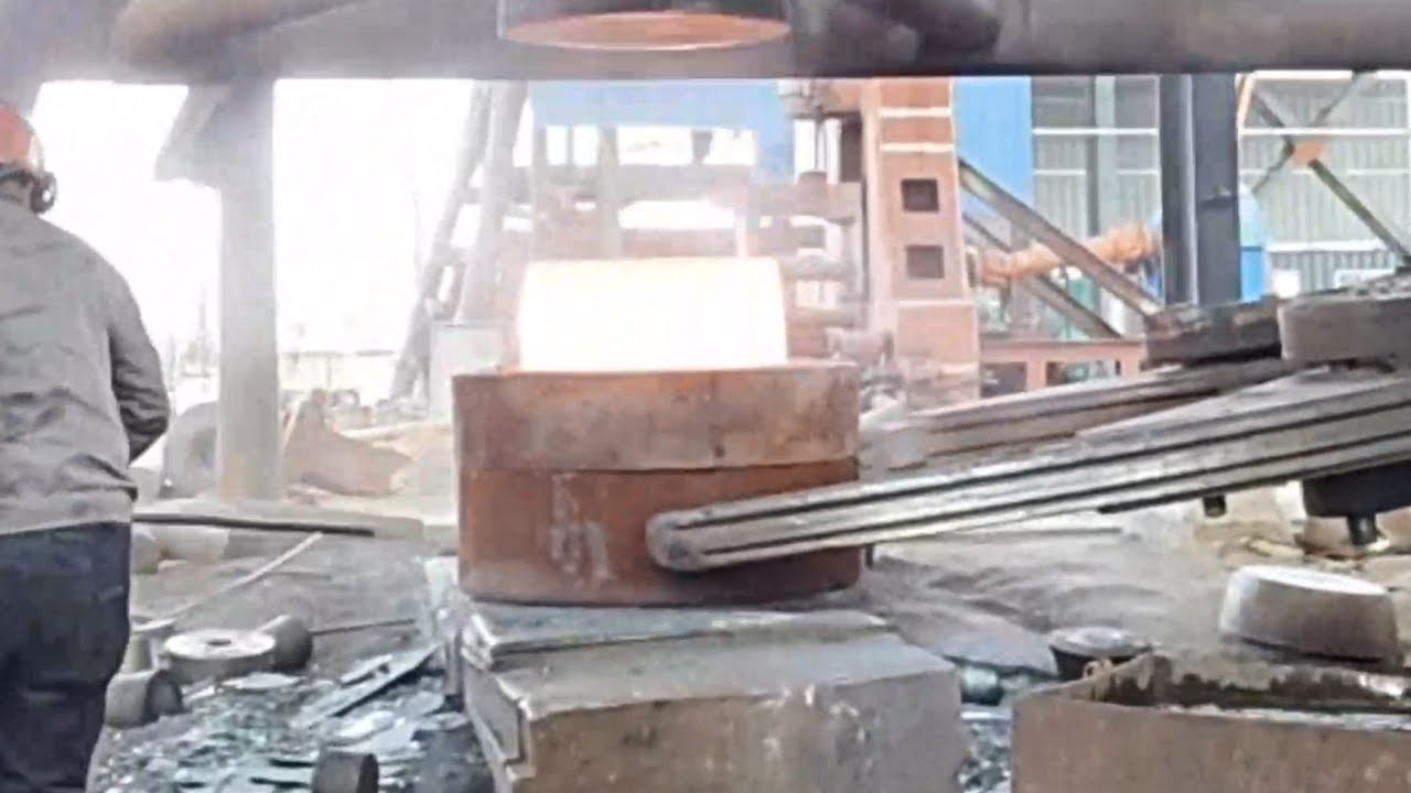 Forged oversized screw | Amazing heavy duty forge video - YouTube