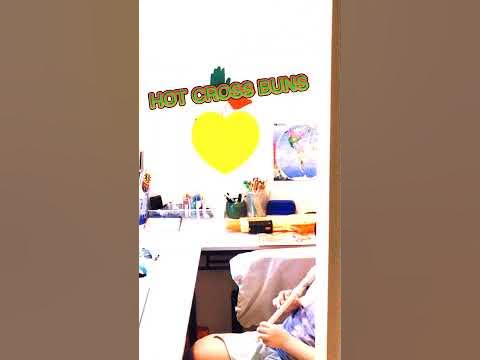 HOW TO PLAY HOT CROSS BUNS ON FLUTE TUTORIAL #Shorts - YouTube