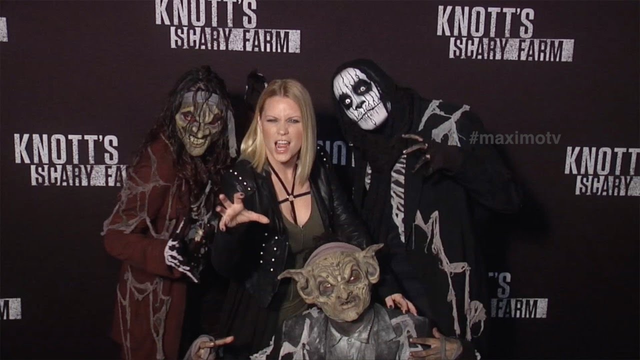 Carrie Keagan "Knotts Scary Farm 2016" Black Carpet - YouTube