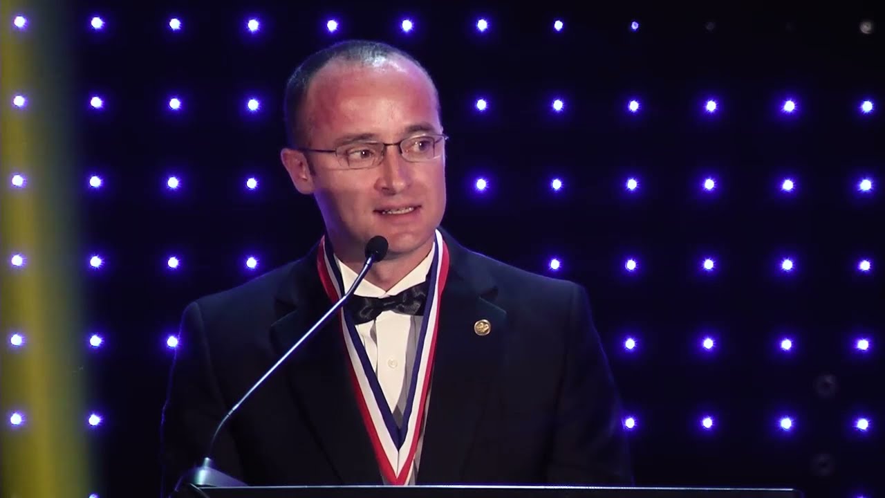 Barrett Comiskey connecting E Ink to Migo (National Inventors Hall of ...