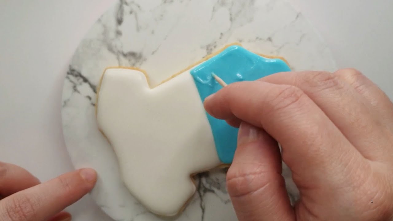 How to make BABY ONESIE COOKIES with royal icing | tutorial - YouTube
