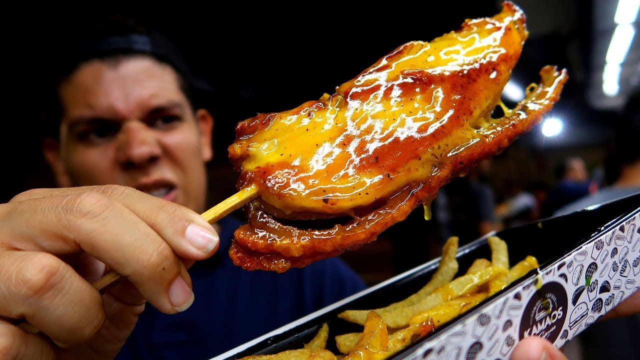 CHUZO de CHICHARRON en MEDELLIN 🥓 El Chuzarron 🐷 Comida Colombiana ...