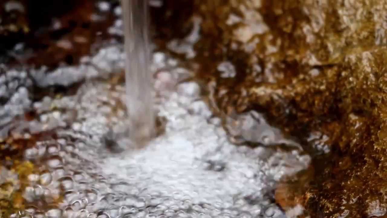 1170 Pouring water on the ground - YouTube