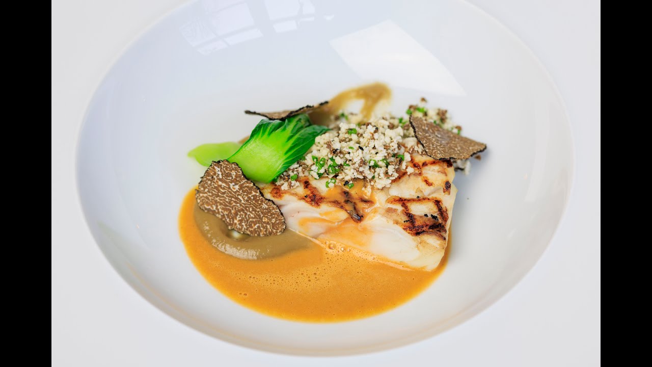 Prestige: Gegrilde tarbot met bloemkool, truffel en kreeftensaus - YouTube