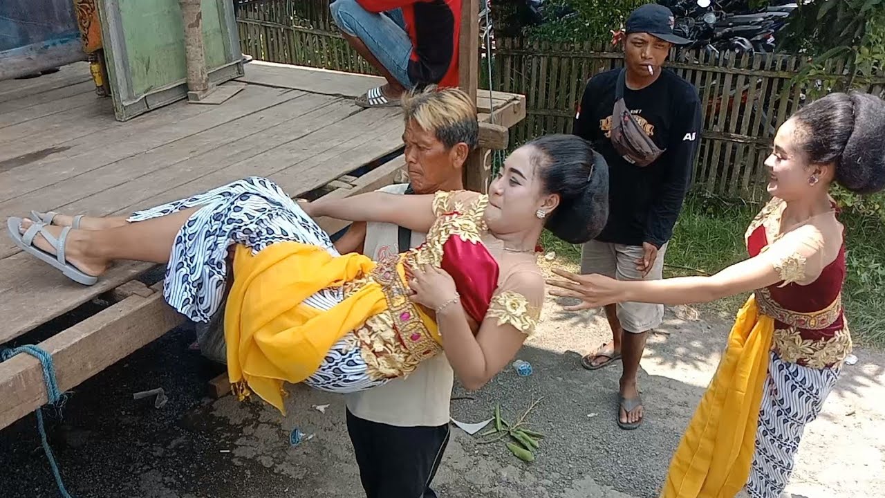 Masnya menang banyak,bopong seniwati tari cantik naik panggung ketoprak ...
