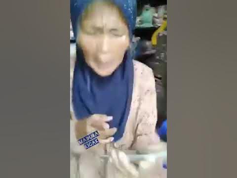 Nenek-nenek nonton bokep - YouTube