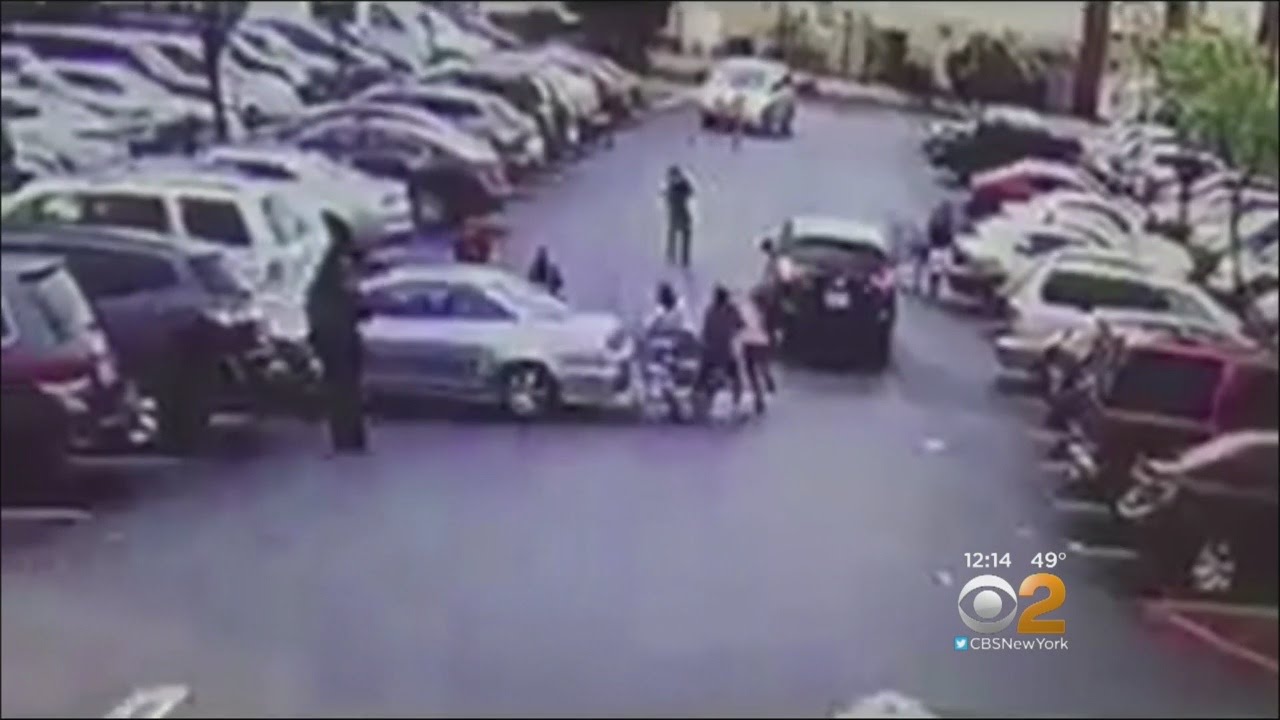 Parking Lot Road Rage Caught On Video - YouTube