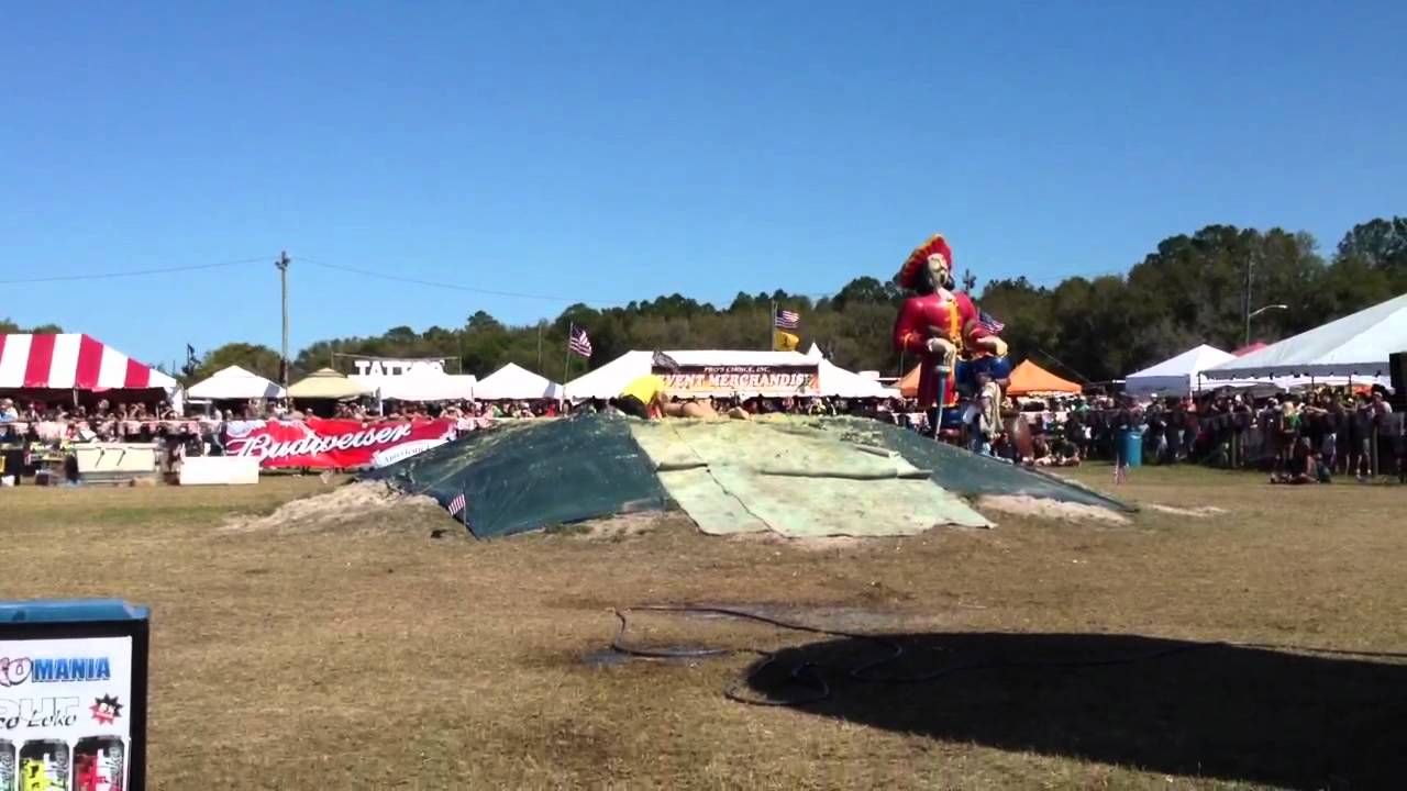 Coleslaw Wrestling at Daytona Beach Bike Week 2012 Laura vs Anita - YouTube