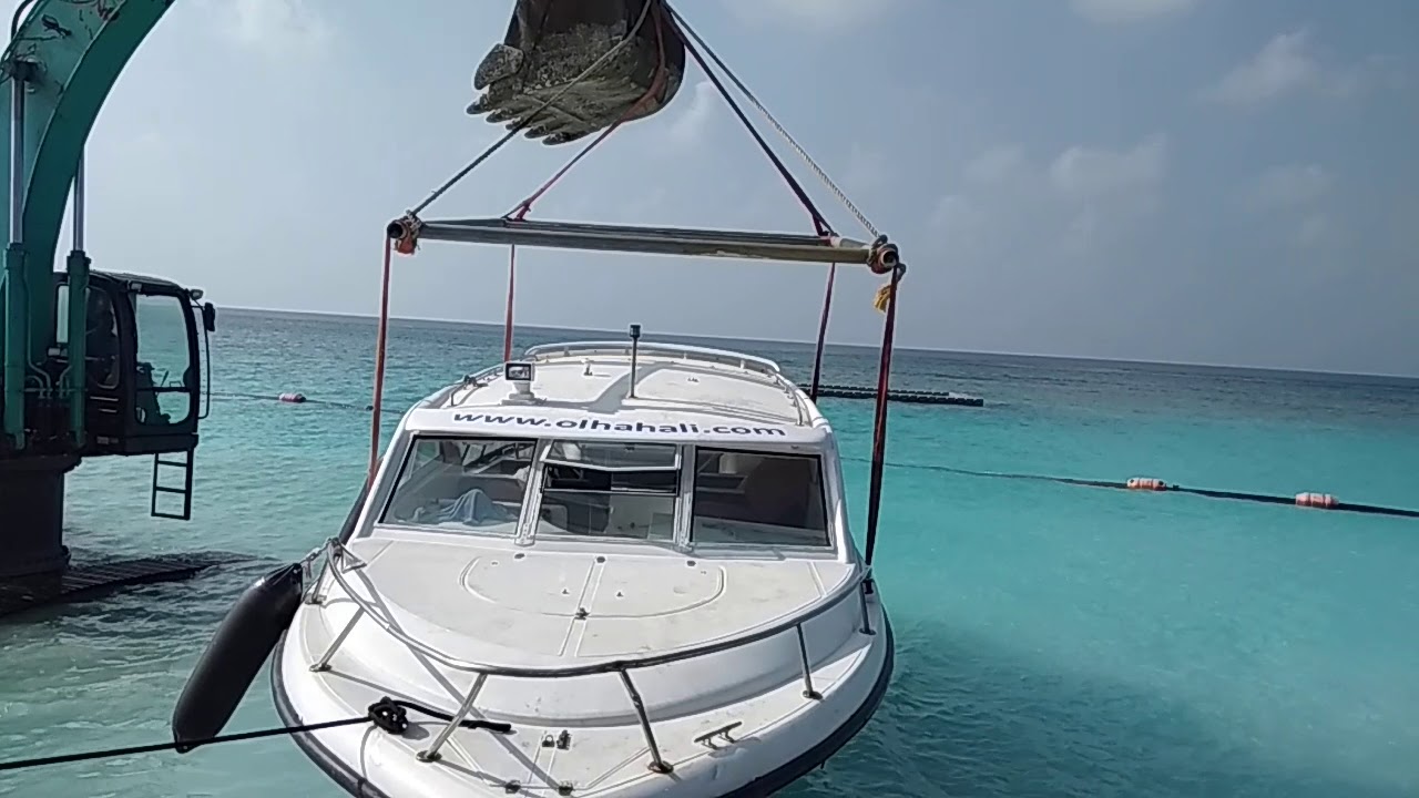 Speed boat lift - YouTube