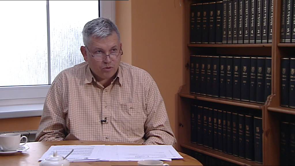 Reporteri CT podnikani policisty v kamenictvi - YouTube