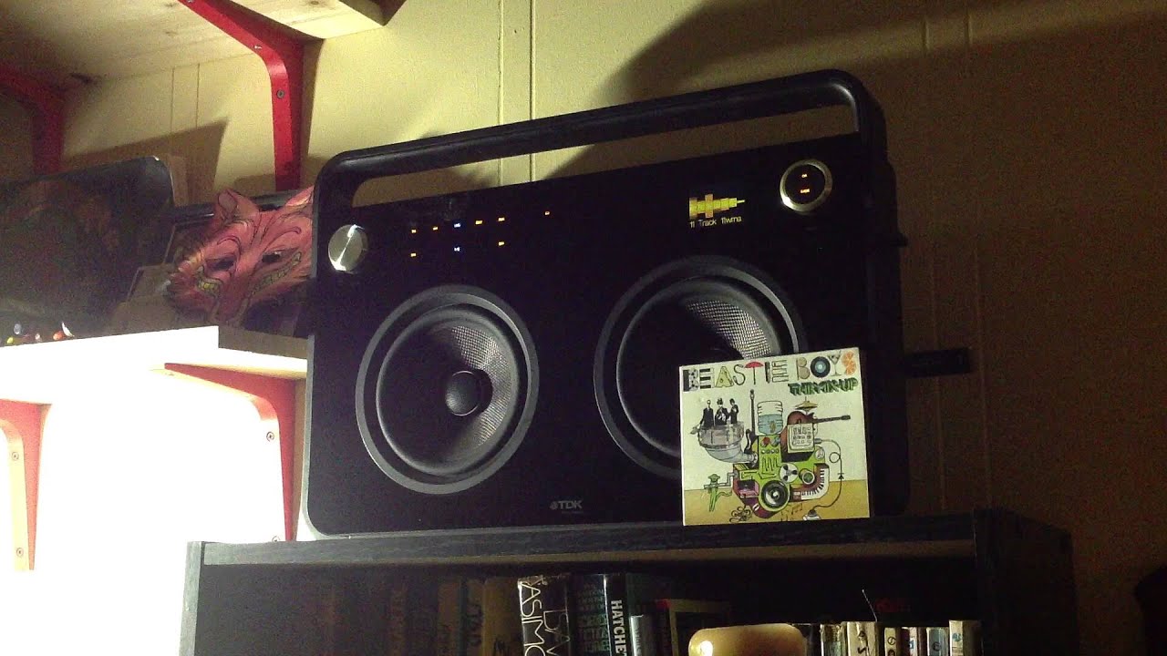 TDK 2 speaker boombox II - YouTube