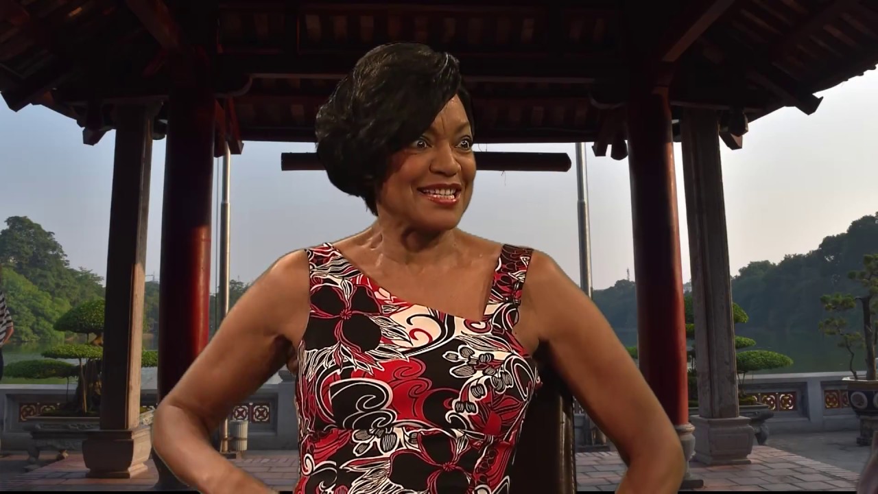 GlobeTrotter Jon Haggins TV talks with Author Shailah Edmonds - YouTube