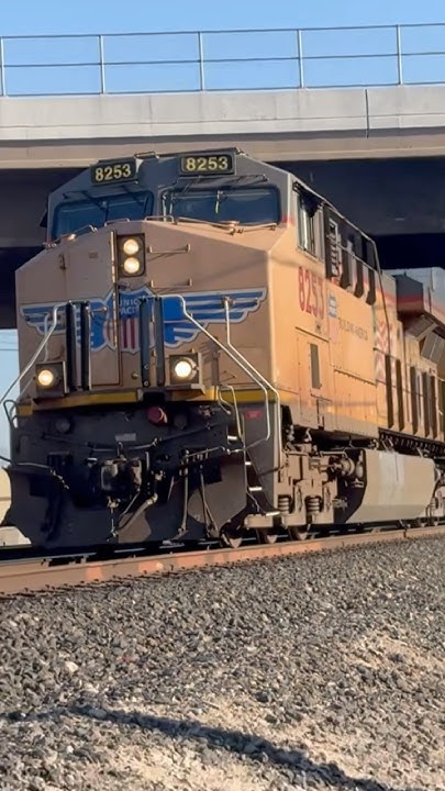 UP #8253 AC45CCTE Leads UP Autorack Train in Las Vegas, NV UP Cima Sub #unionpacific #railfan ...