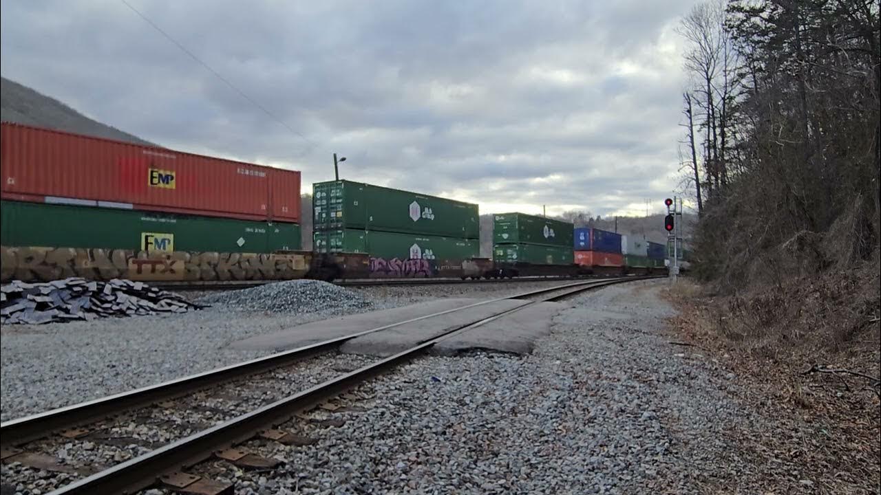 Norfolk Southern 29F Intermodal train heading South at Harriman Junction - YouTube